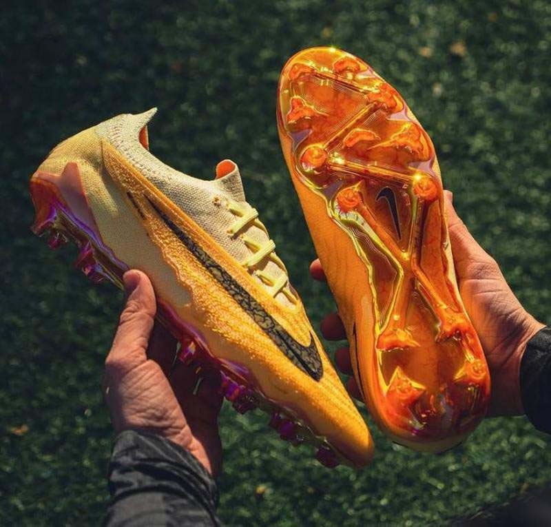 Sự khác nhau Phantom GX vs Phantom Luna - 2 dòng giày đá bóng nổi tiếng ...