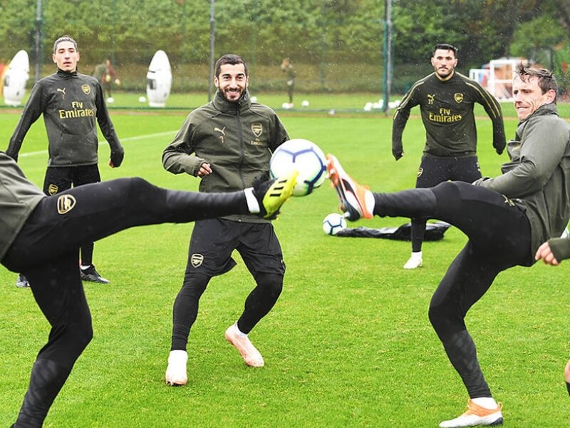 Những lưu ý khi chọn giày đá bóng dưới trời mưa | Sport9 Việt Nam