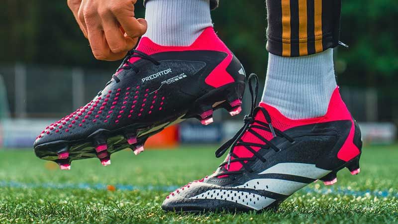 So sánh hai dòng giày bóng đá kiểm soát bóng: Adidas Predator Accuracy ...